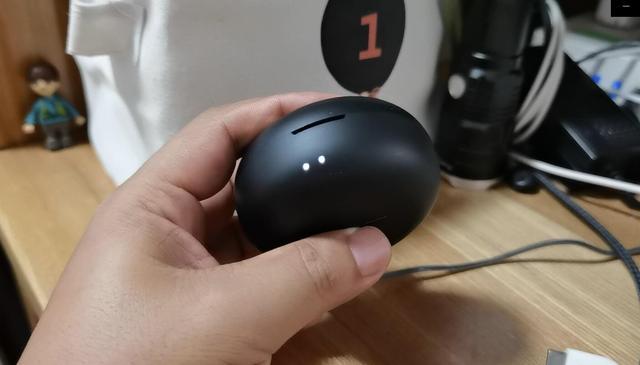 无线耳机盒灯一直亮截图