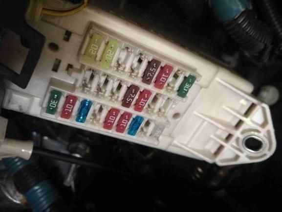 12代皇冠点烟器保险在哪图标