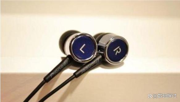 一个耳机声音大一个耳机声音小图标