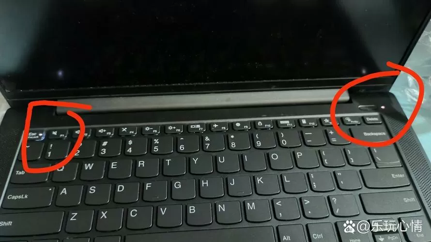 电脑开机黑屏但是键盘灯亮图标