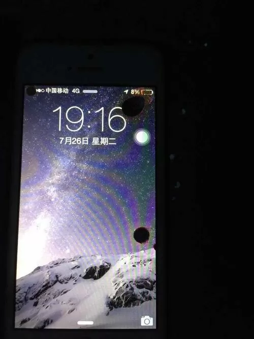 手机屏幕有个黑色圆点截图