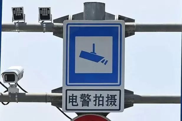 闪两下是不是违章了