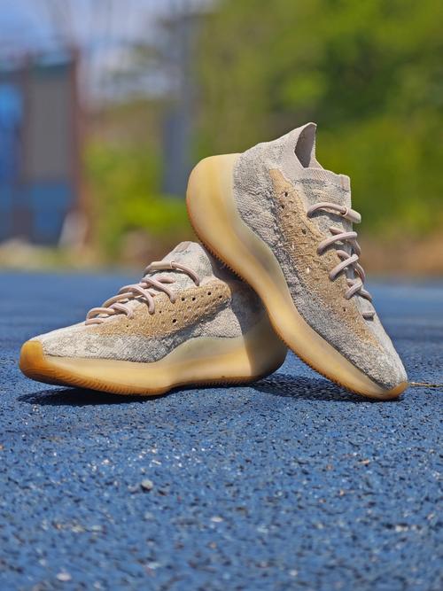 yeezy水蜜桃2专柜价安装到手机图标