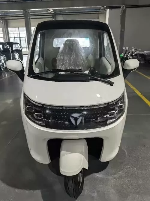 全封闭三轮电动车反锁图标