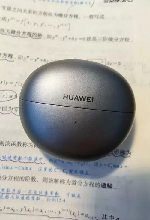 华为耳机两个耳机音量不一样