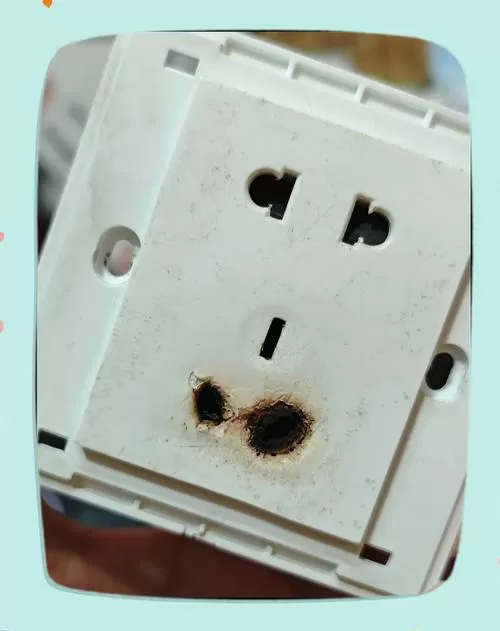 插座烧焦了不用没事吧图标