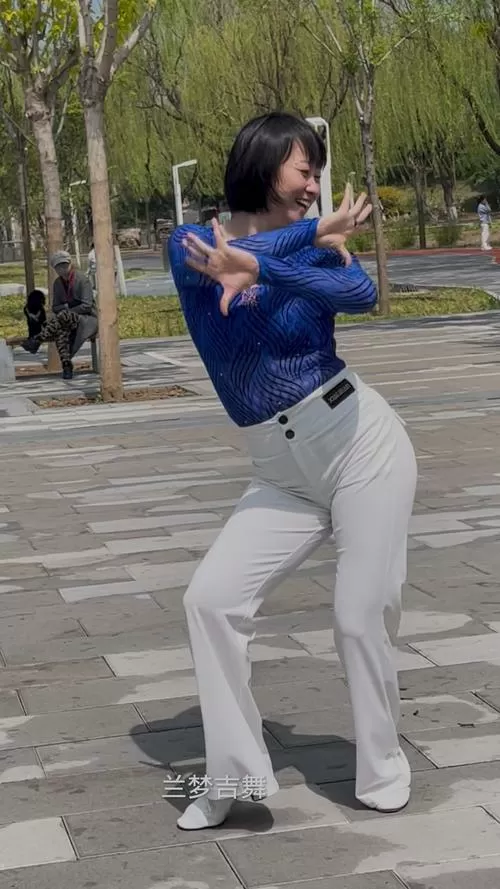 快乐小芳广场舞生活秀截图