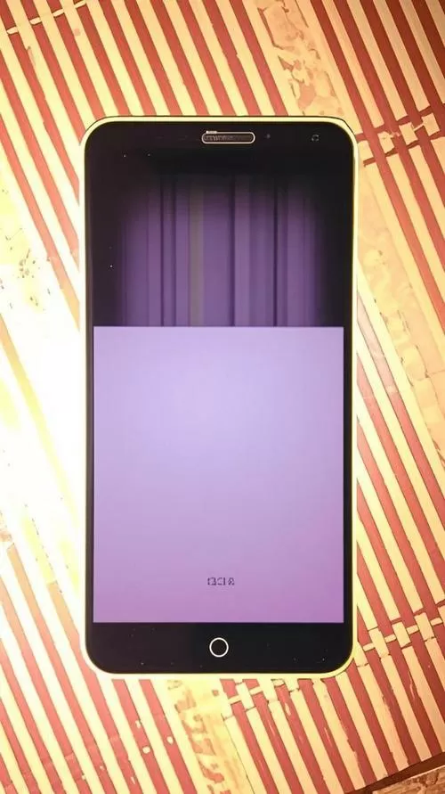 手机屏幕出现一条紫色的线截图