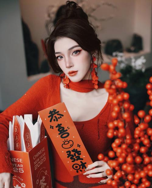 美女涂口红打一成语红包正版截图