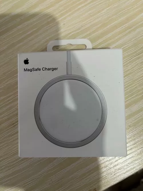 MagSafe磁吸无线充电器