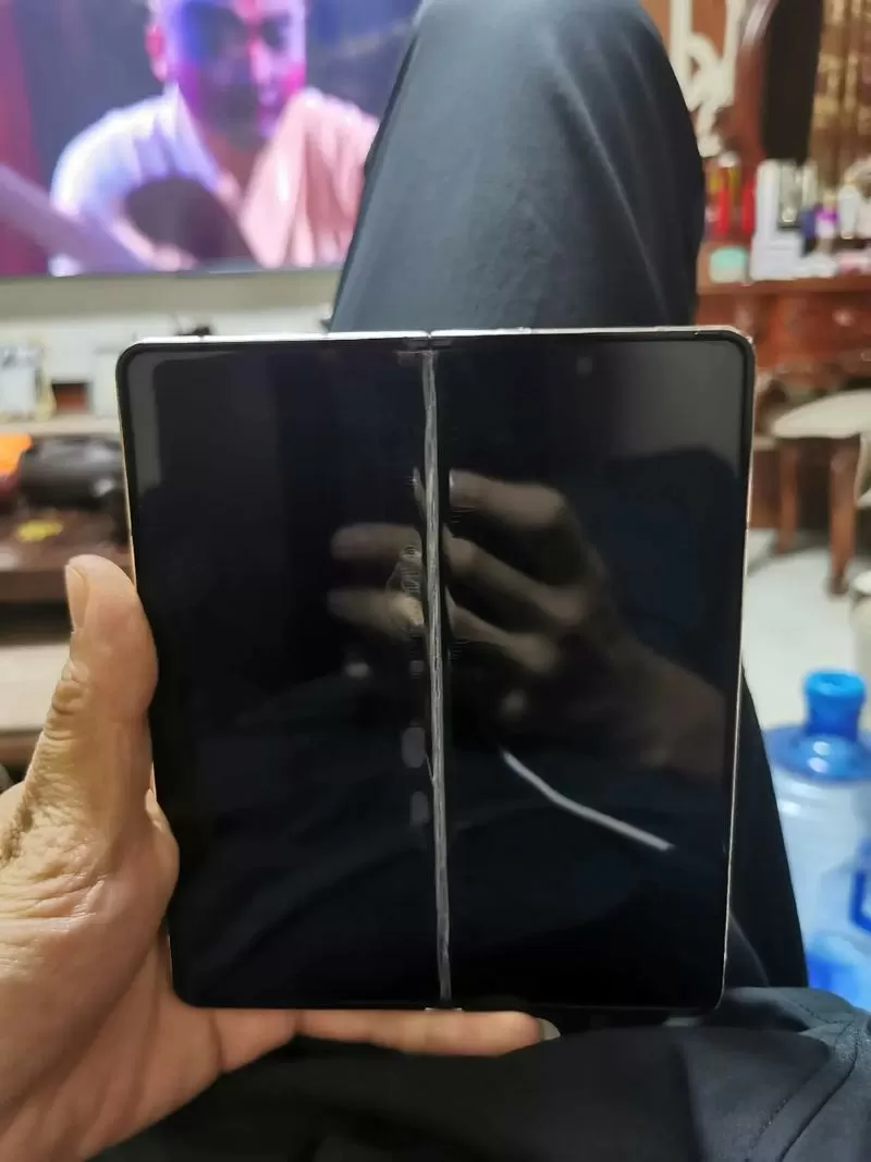 折叠屏中间有一道白线截图