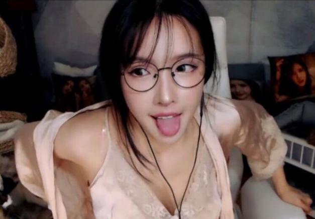 艳女直播7277.tv