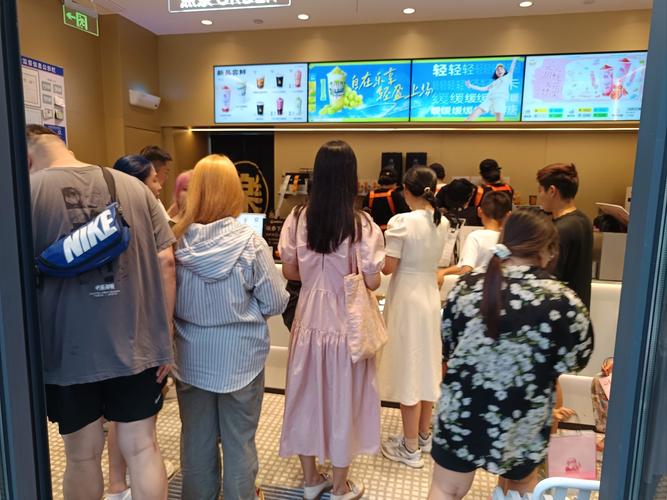 火爆奶茶店