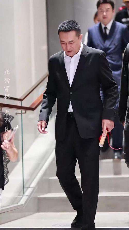 抖音张嘉译走路姿图标
