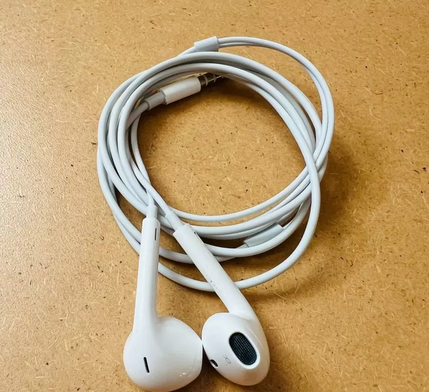 苹果耳机亮白灯什么意思