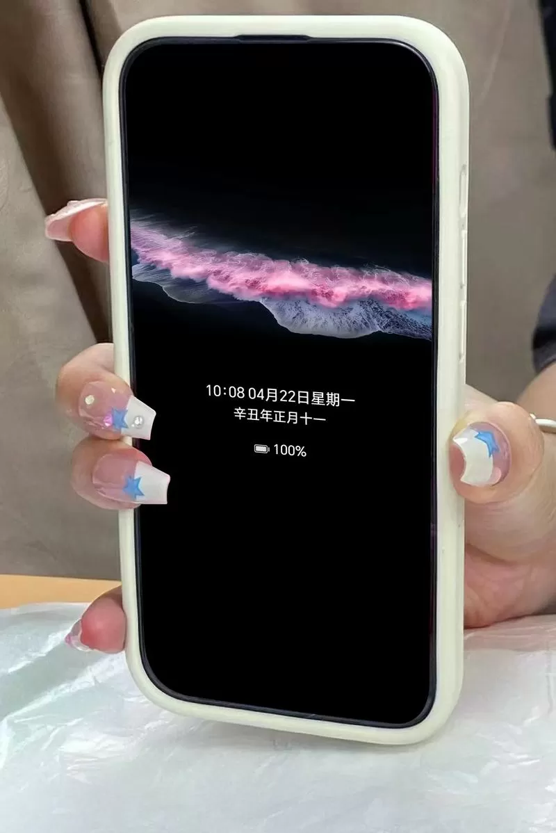 荣耀手机屏幕背景变成黑色怎么办