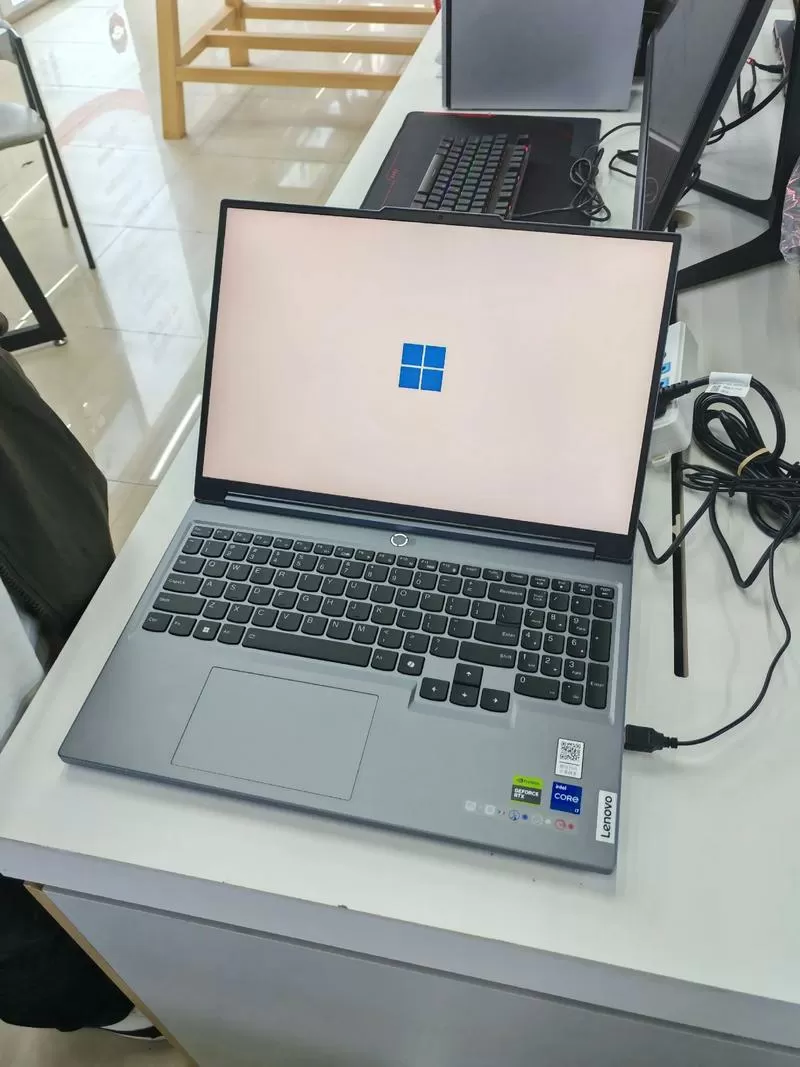 lenovo y7000p游戏截图