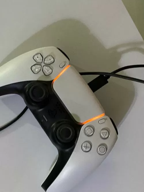 ps5手柄充满电是什么颜色图标