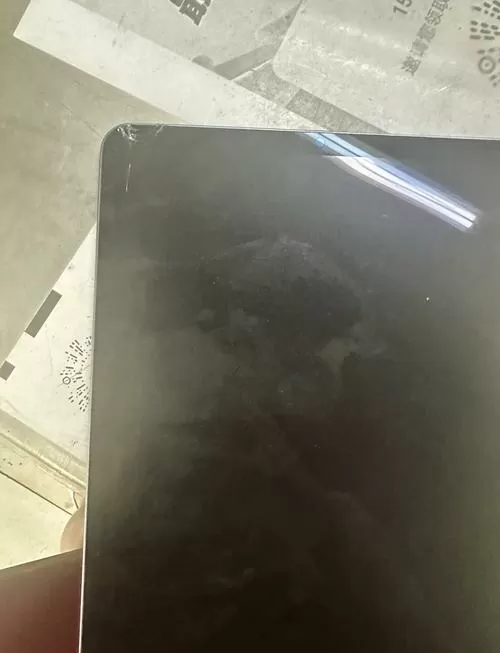ipad摔了一下屏幕有很多条条