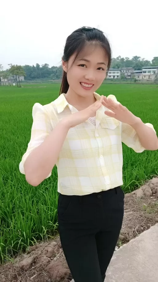 网红小丽君图标