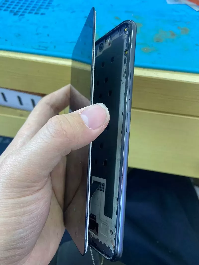 手机屏幕脱胶了粘一下多少钱截图