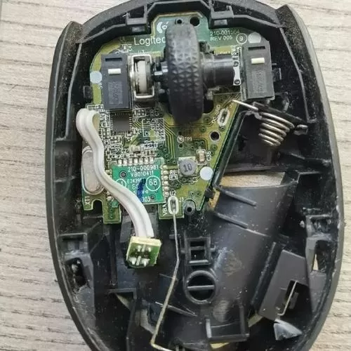罗技m235鼠标拆卸图解