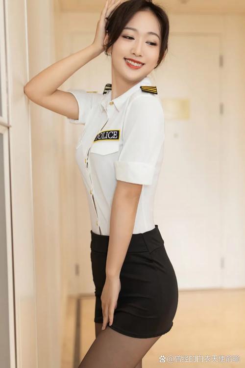 制服下的诱惑图标
