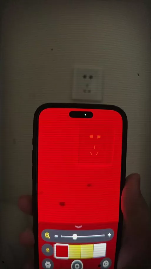 手机前摄像头有红色光一直闪图标