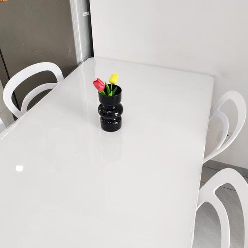 餐桌面上铺的透明胶垫图标