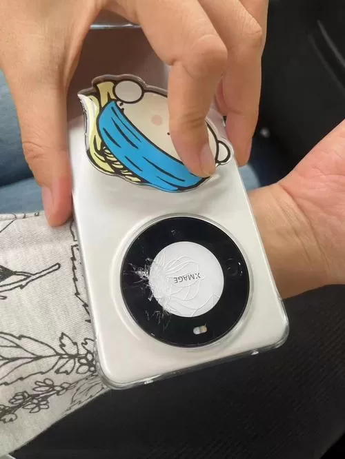 手机摄像头盖怎么拆