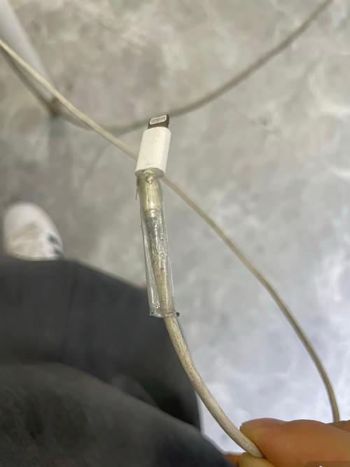 手机充电线破损会触电吗图标