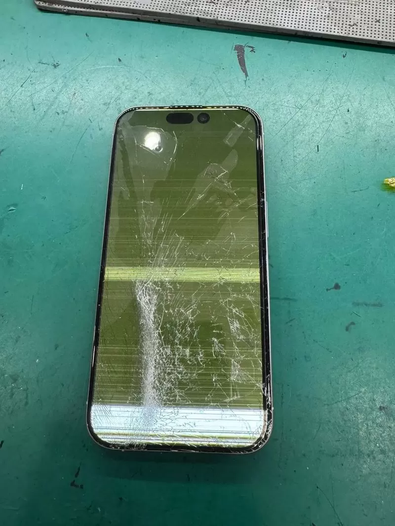 手机屏幕跟后盖分开了截图
