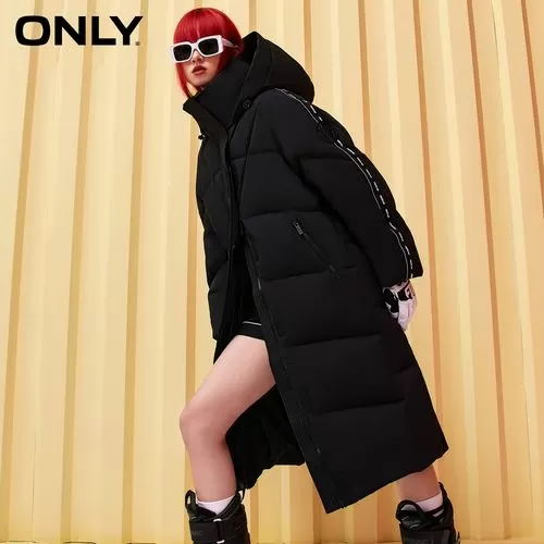 only一款黑色羽绒服