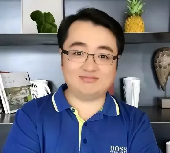 万能的大熊是谁图标