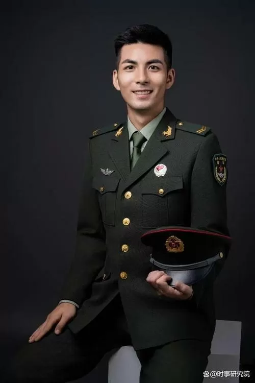 穿黑色军服是什么军种截图