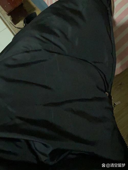 黑色羽绒服有划痕怎么去修复截图