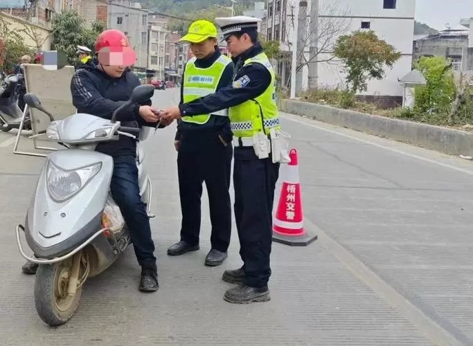 梧州交警截图